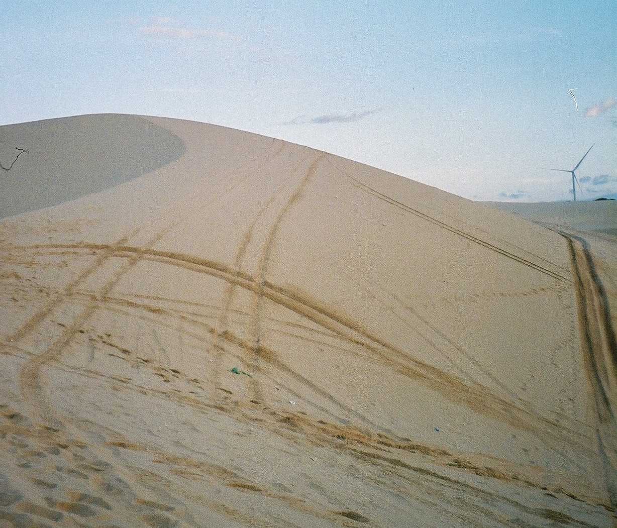 Mui Ne’s Sand Dunes: A Tourist Trap Revealed – Livslifeoncam